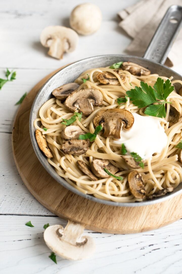 Garlic Butter Mushroom Spaghetti - Pasta Recipes Daily